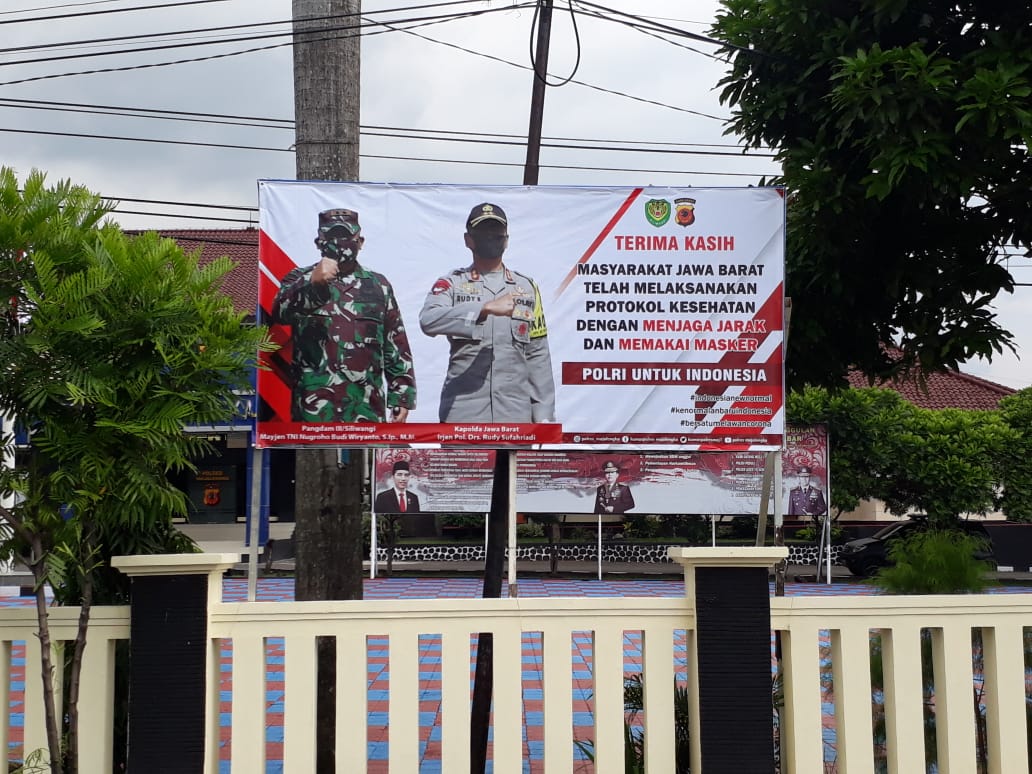 Polres Majalengka dan Polsek Jajaran Pasang Spanduk Kapolda Jabar ... Polres Majalengka dan Polsek Jajaran Pasang Spanduk Kapolda Jabar ...