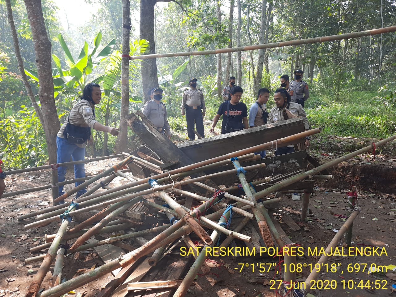 Saat Covid-19, Sat Reskrim Bersama Unit Sabhara Polres Majalengka Dan ... Saat Covid-19, Sat Reskrim Bersama Unit Sabhara Polres Majalengka Dan ...