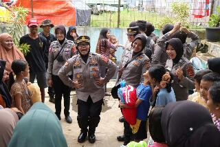 Polwan Poles Indramayu Beri Trauma Healing Anak-anak Korban Bencana Gempa Bumi Cianjur - Barak ...